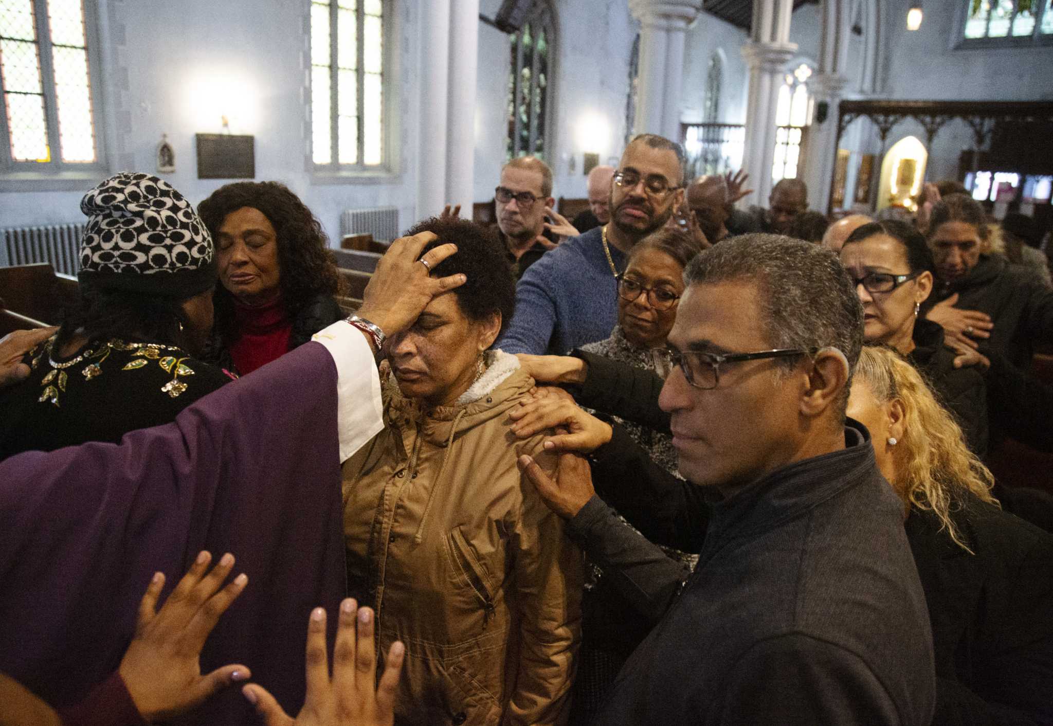 Deaf worshippers revive NYC church
