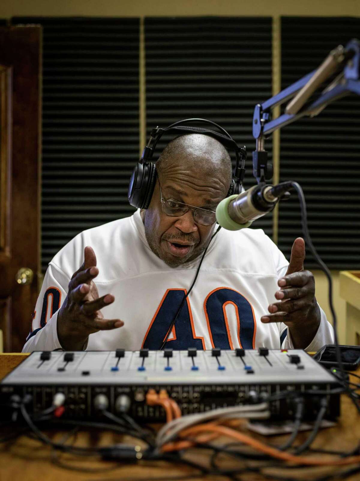 San Antonio disc jockey sends positive message across airwaves