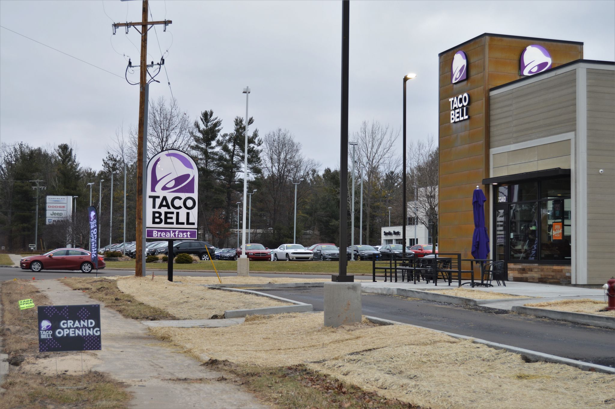 Taco Bell now open on Eastman
