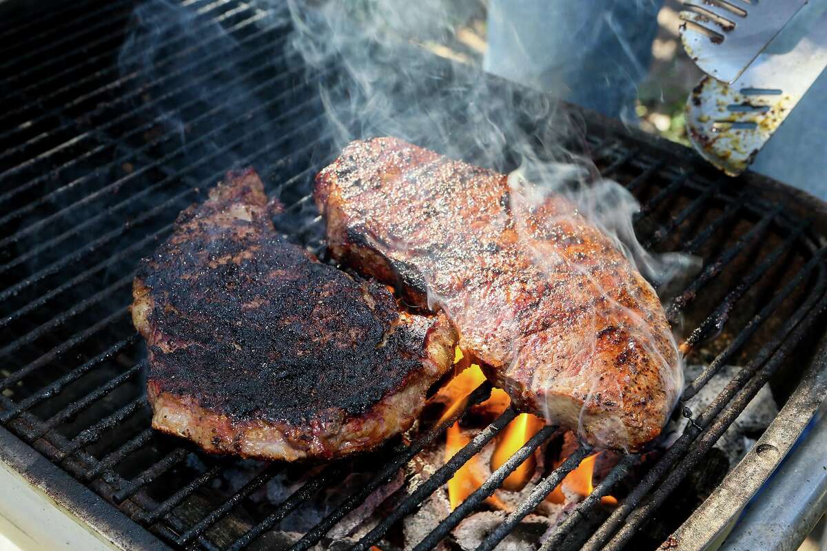 How to add coffee to your meat rubs for grilling steaks, brisket, pork ...