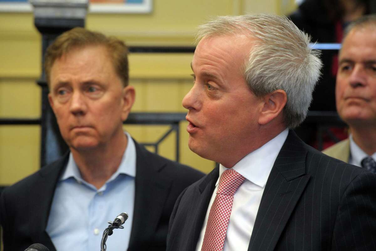 Lamont announces deal with AT&T to improve internet on trains