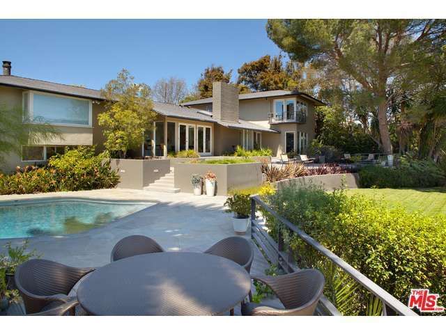 Variety reports that Michelle Pfeiffer selling Los Angeles home to ...