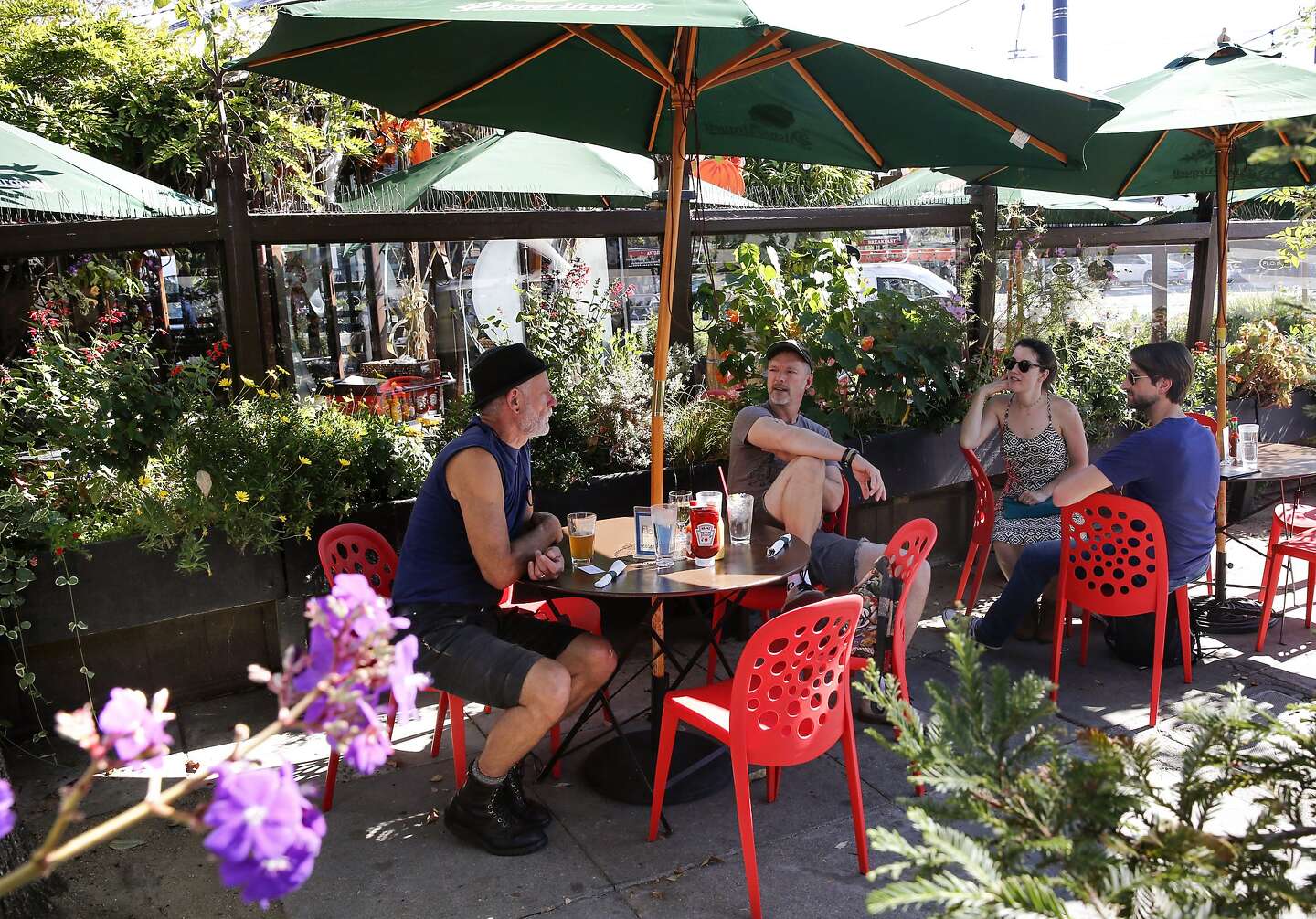 Remembering Cafe Flore, a 47-year-old Castro institution with an ...