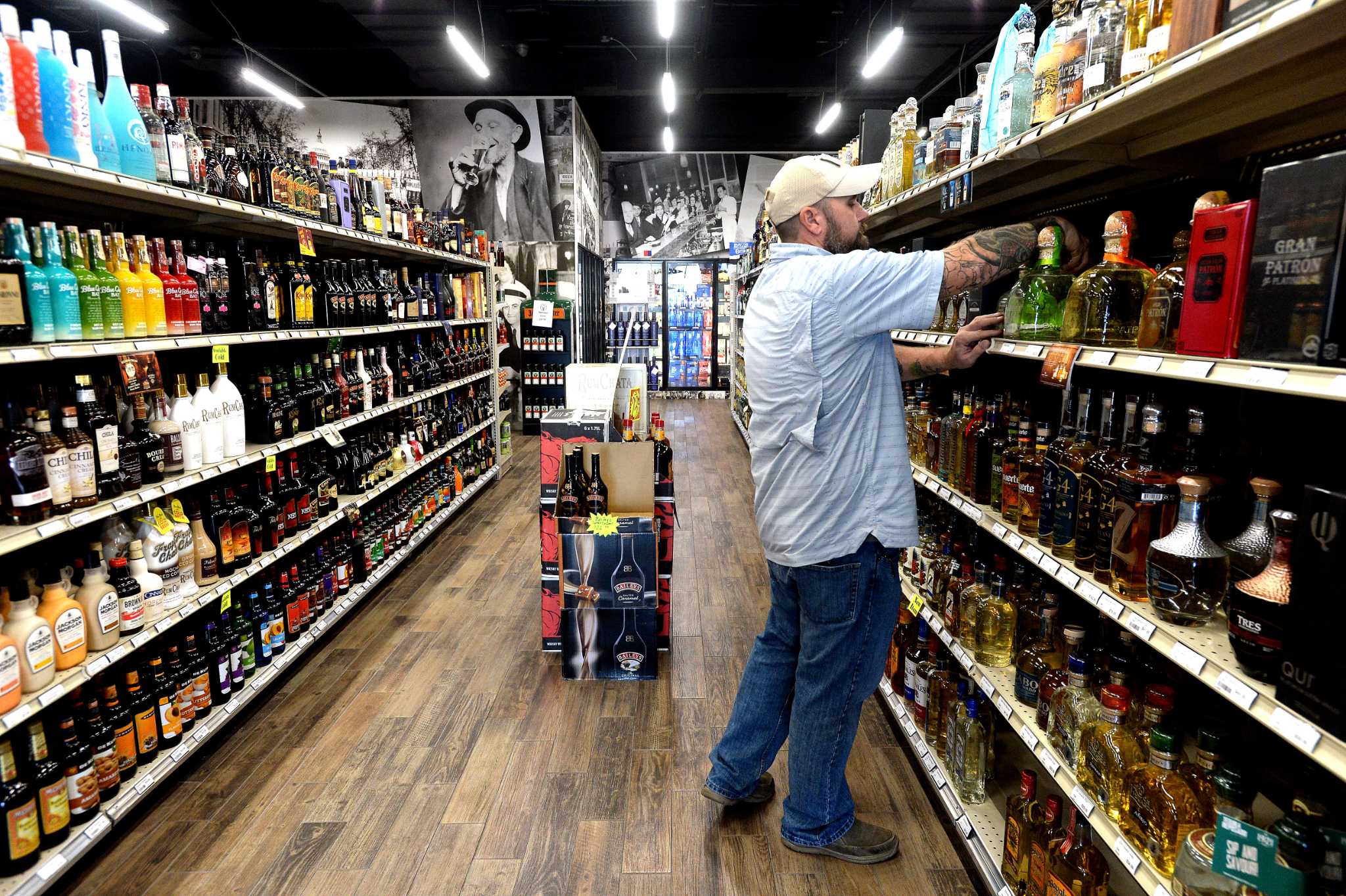 Southeast Texas liquor store chain expands to Houston