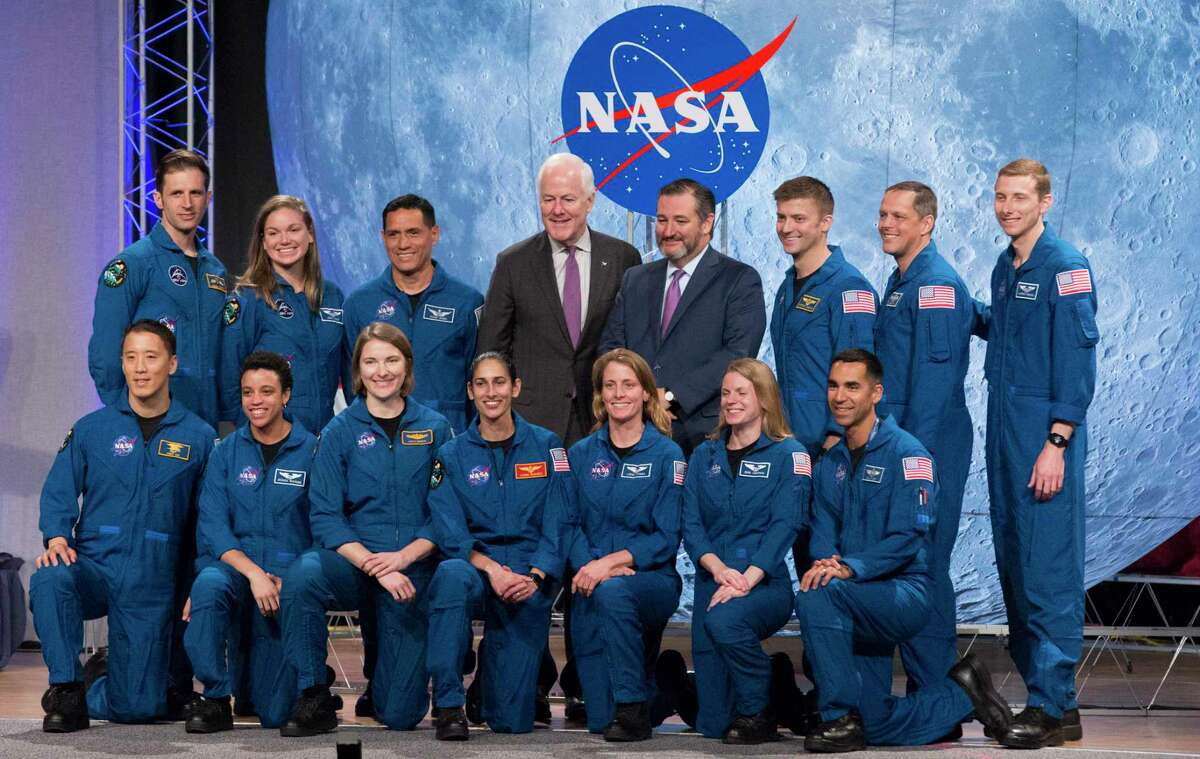 NASA honors first astronauts to graduate under the Artemis program at ...