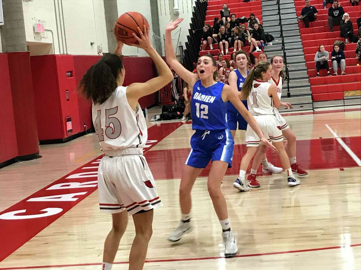 Greenwich tops Darien in FCIAC matchup