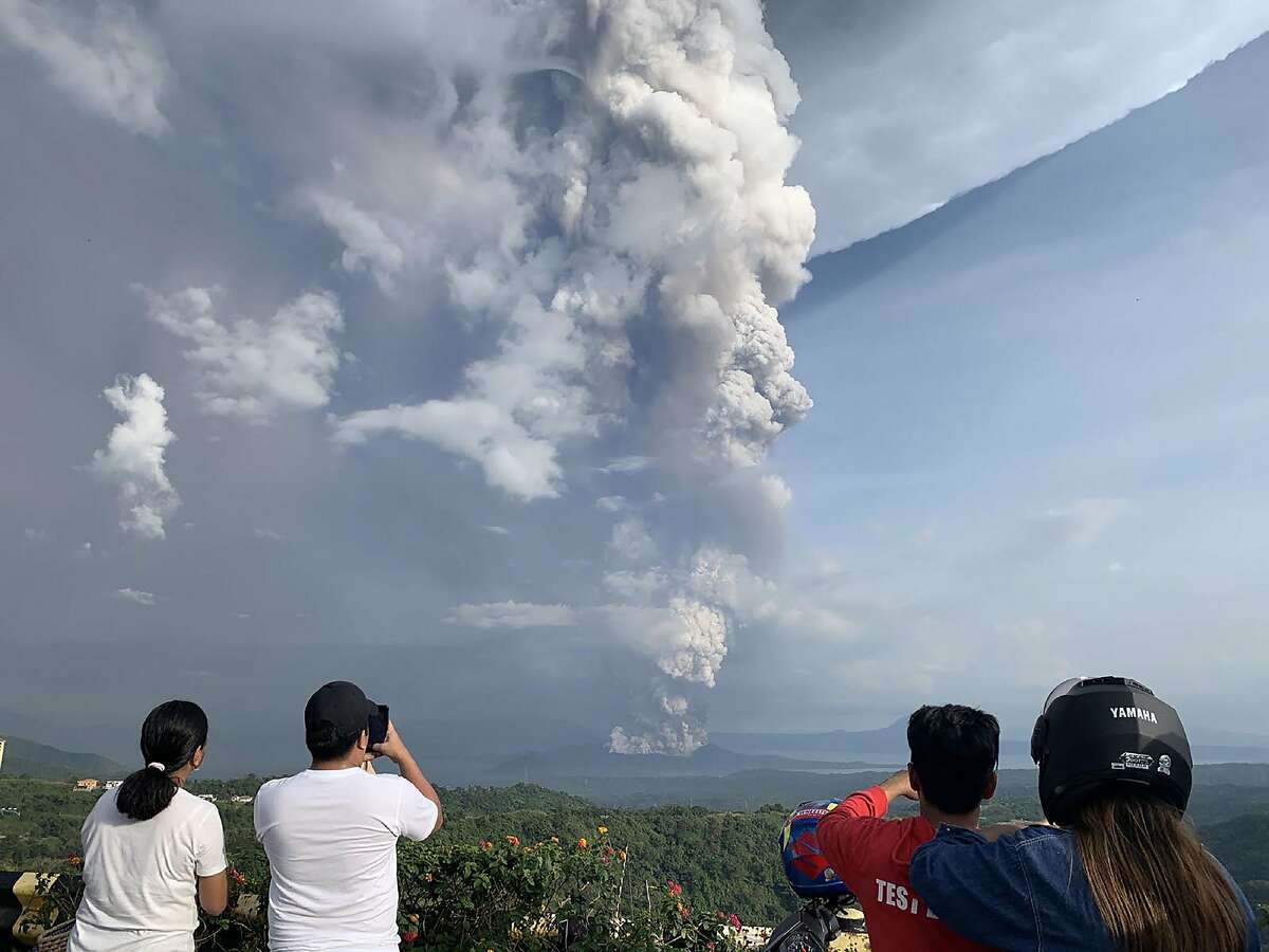 Villagers flee volcanic eruption near capital of Philippines