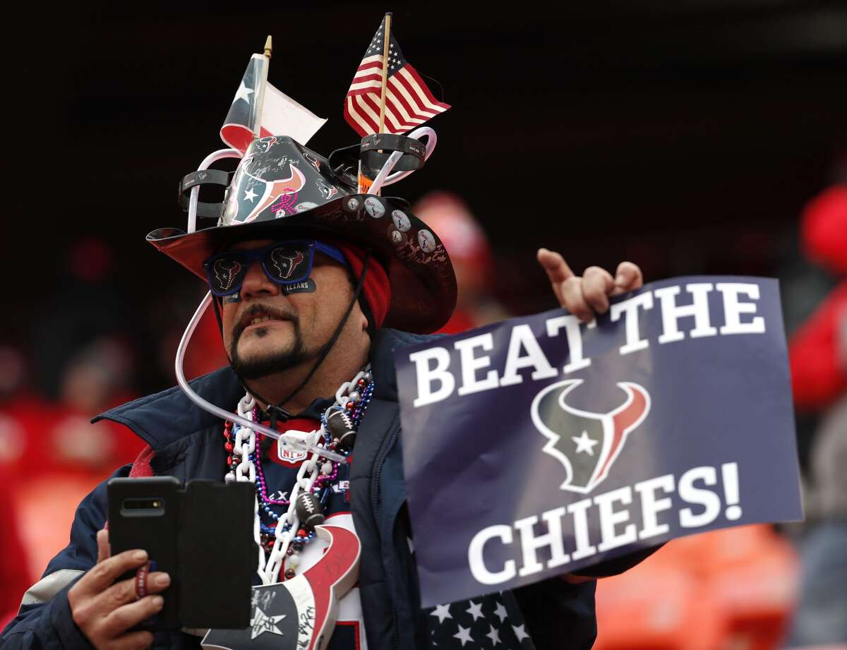 Check out Texans fans braving the cold in Chiefs' Arrowhead Stadium