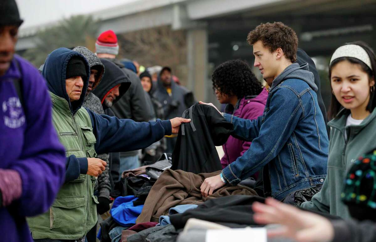 On Sundays, charities flock to feed and clothe Houston’s homeless. What ...