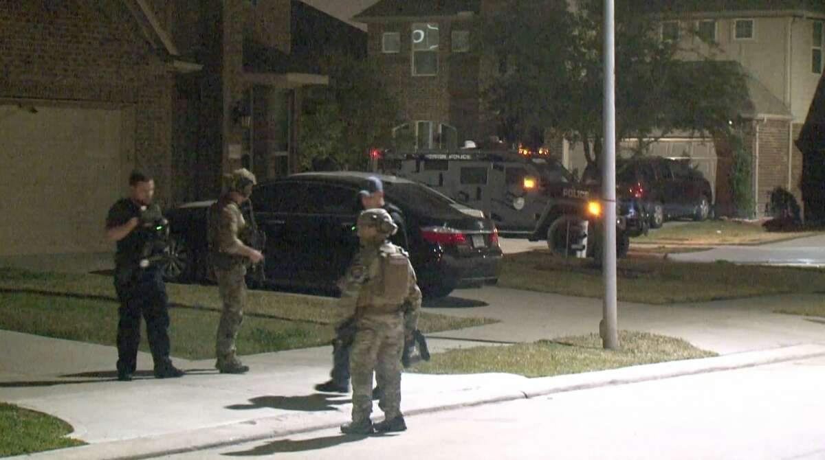 Houston SWAT officers arrest murder suspect in Fort Bend County home