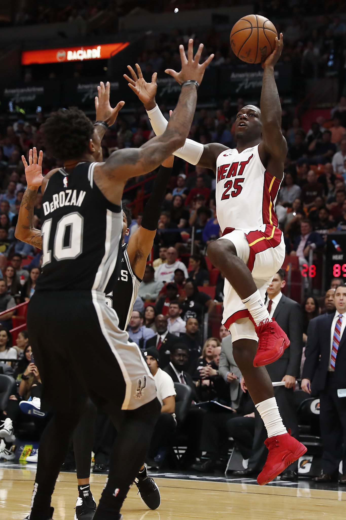 Rookie Kendrick Nunn scores 33 points as Heat edge Spurs