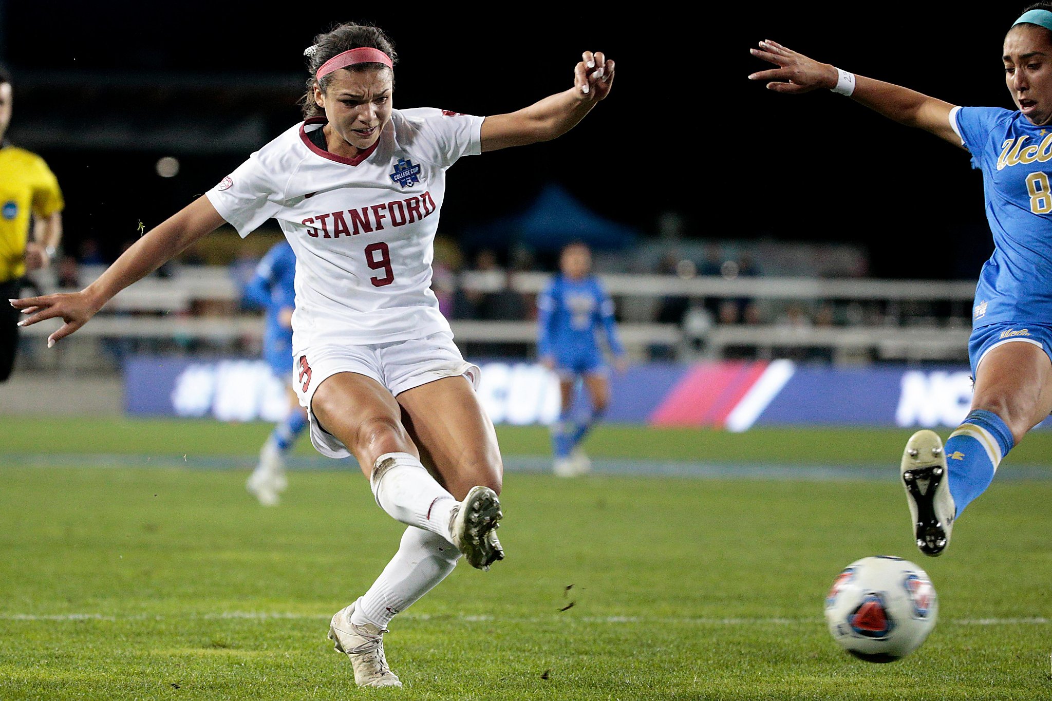 Stanford’s Sophia Smith declares early, goes first in NWSL draft