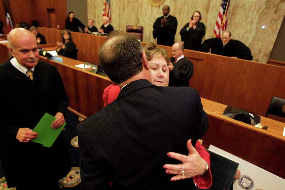 Shackling defendants - standard practice in federal courts in the ...