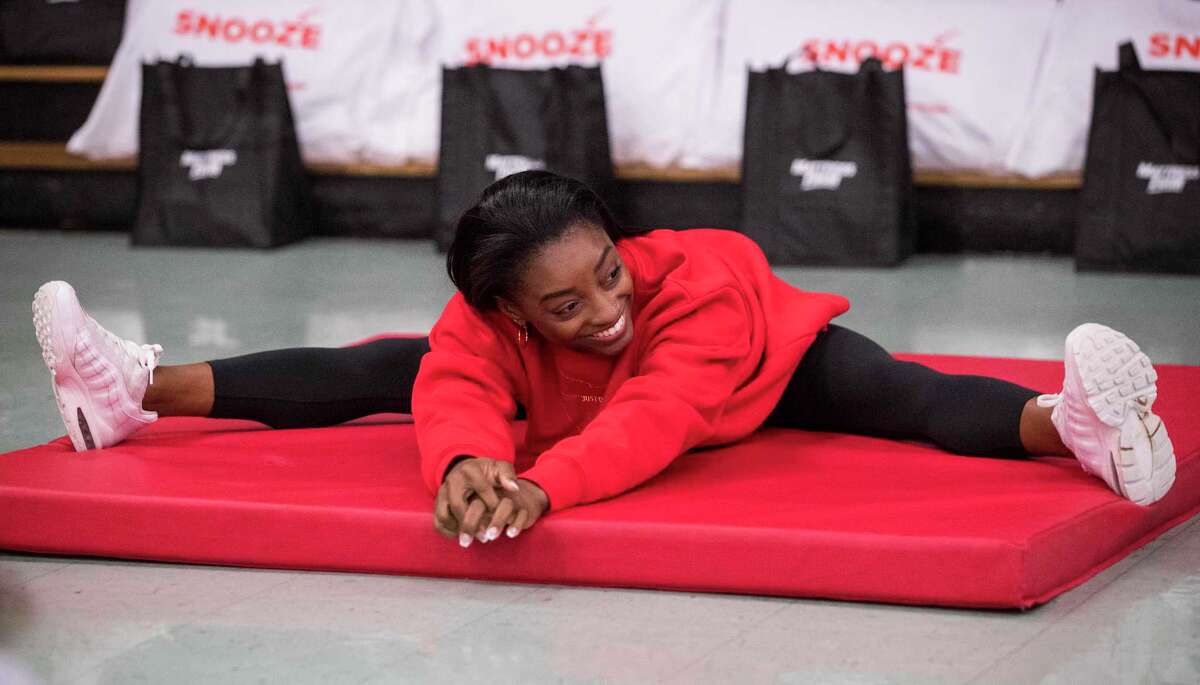 Olympic gold medalist Simone Biles surprises Houston elementary students