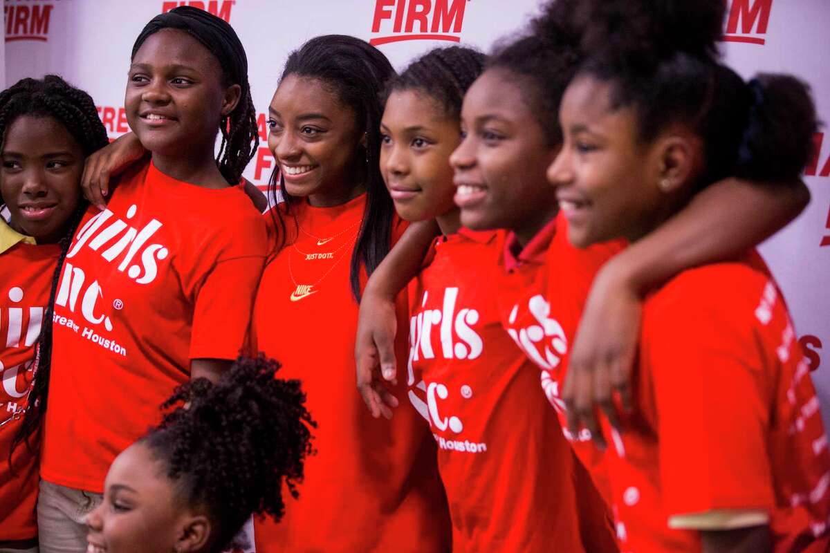 Olympic gold medalist Simone Biles surprises Houston elementary students