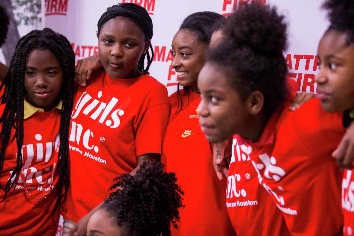 Olympic gold medalist Simone Biles surprises Houston elementary students