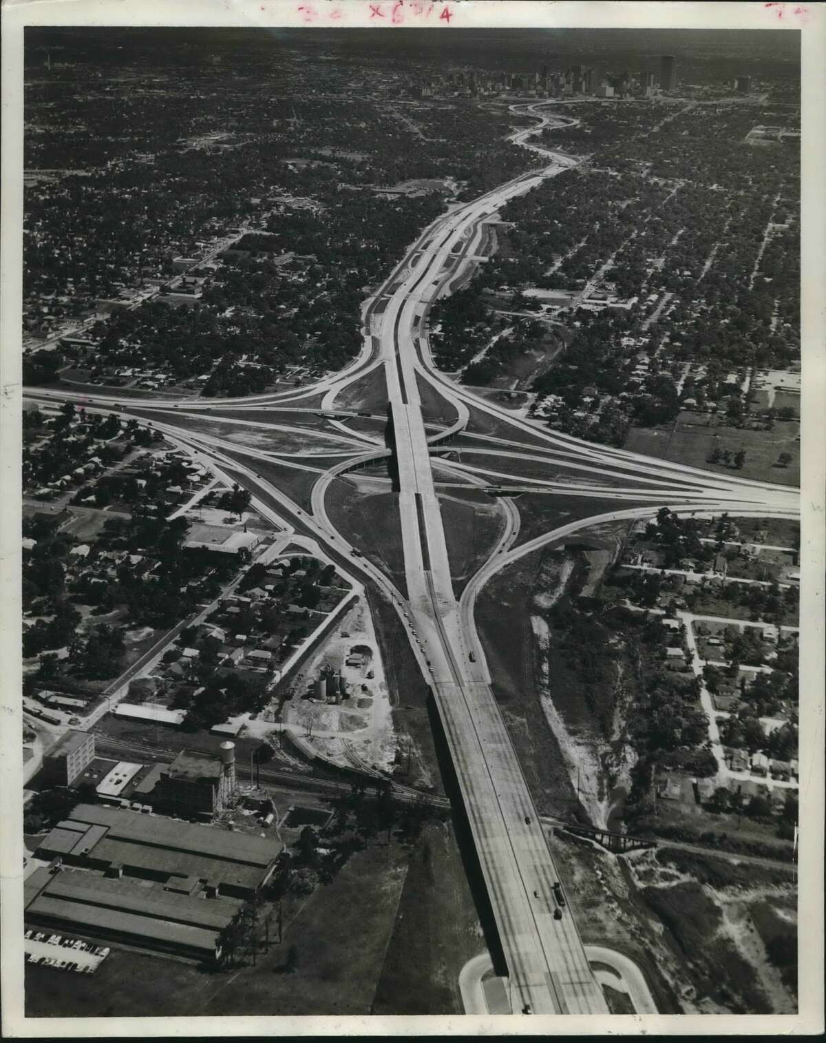 Before and after: How Houston’s 610 Loop looked in the 60s and 70 vs. now
