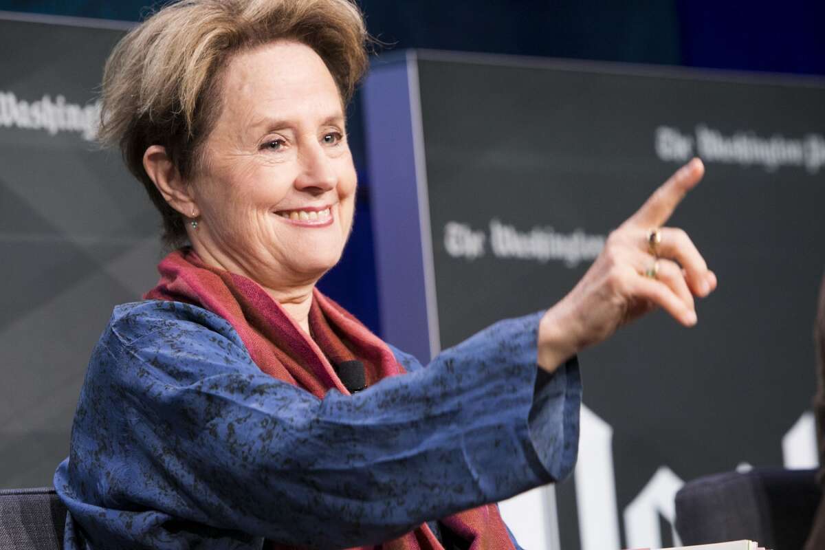 Alice Waters planning outdoor sit-down dinner on 10-block-long table
