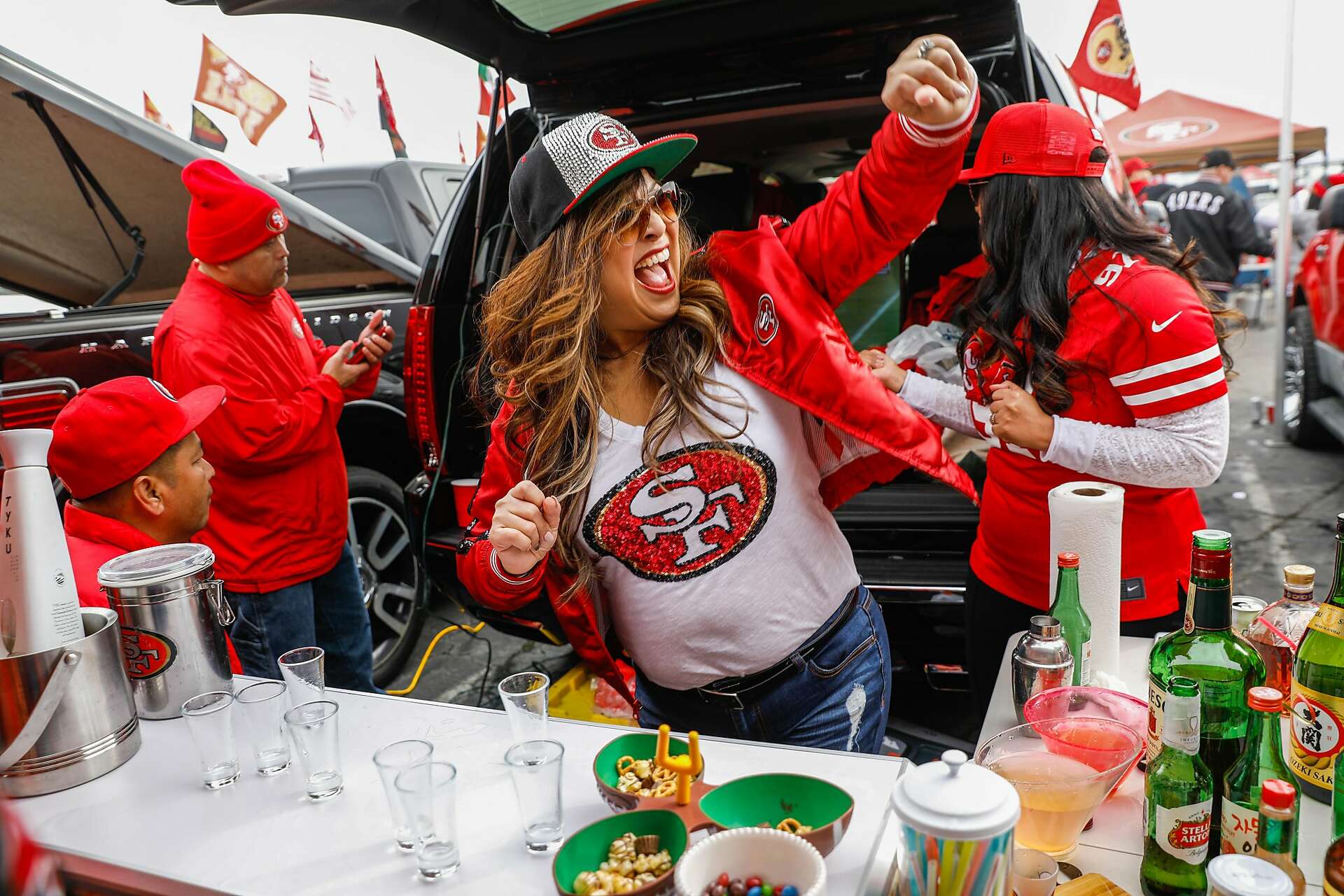 49ers tailgate scene raging at Levi’s Stadium ahead of Championship ...