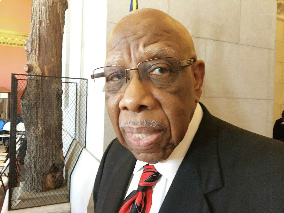 Iconic Bridgeport cop receives MLK leadership award