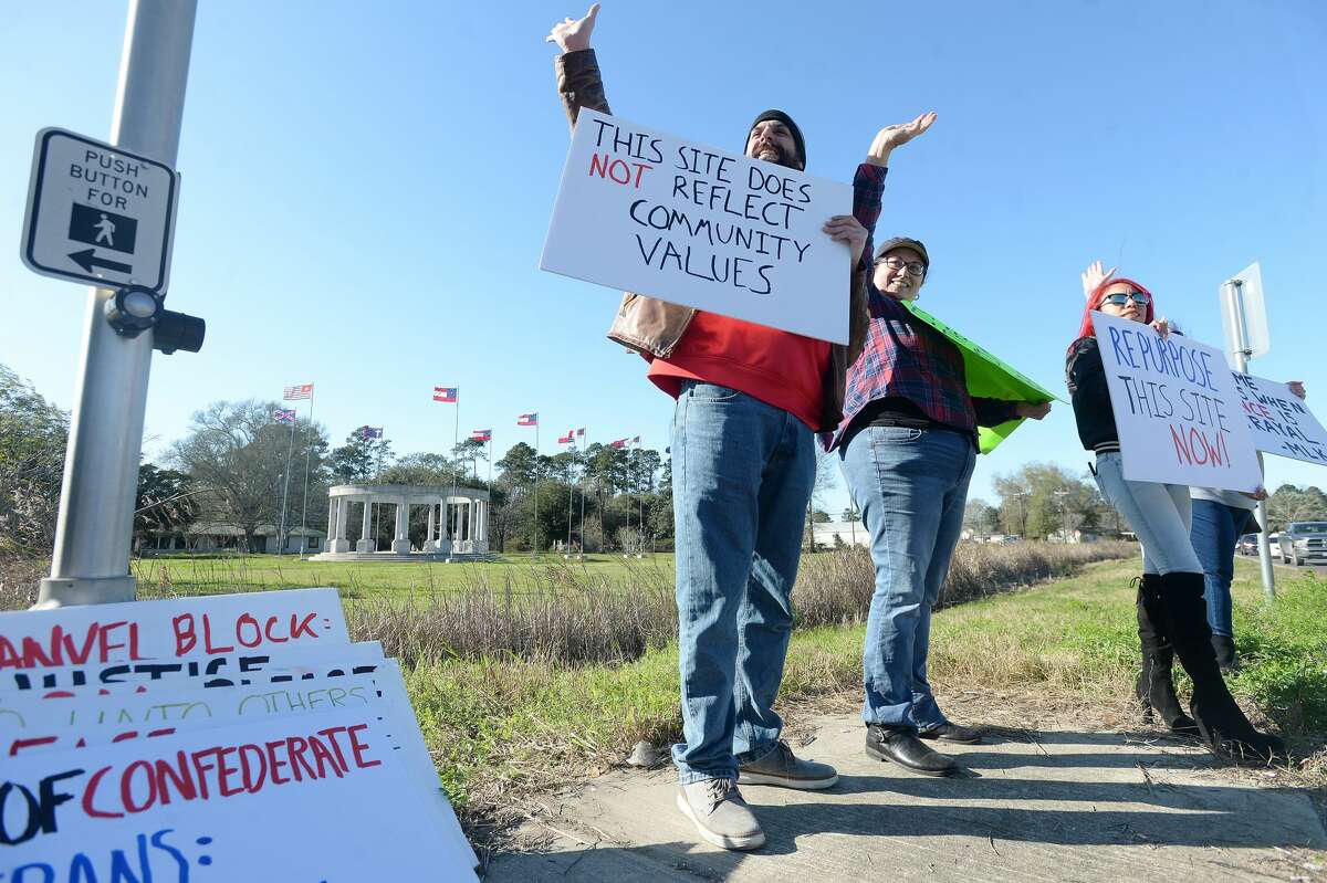 Confederate memorial draws a protest on MLK Day