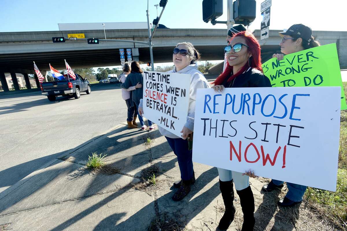 Confederate memorial draws a protest on MLK Day