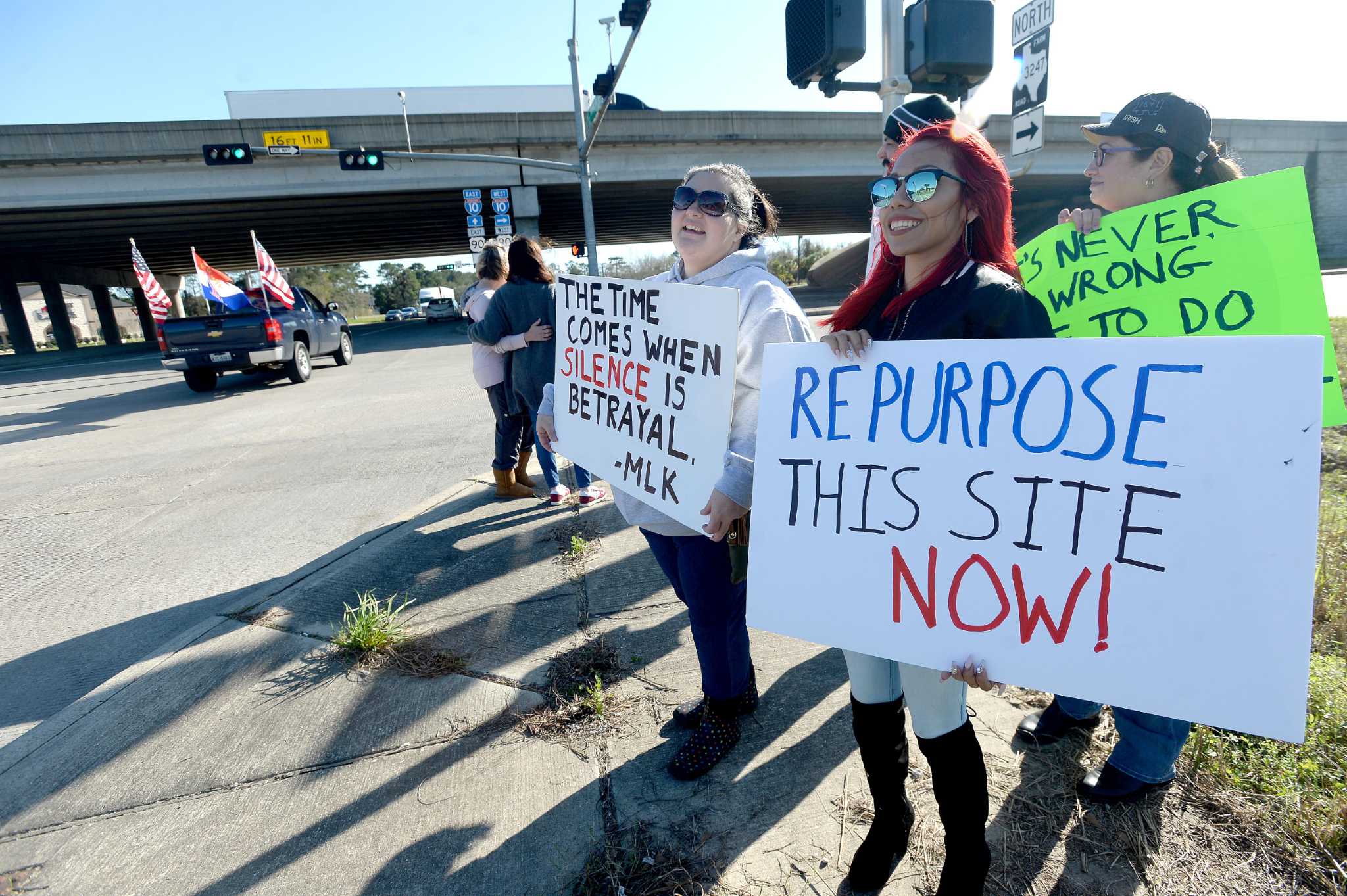 Confederate memorial draws a protest on MLK Day