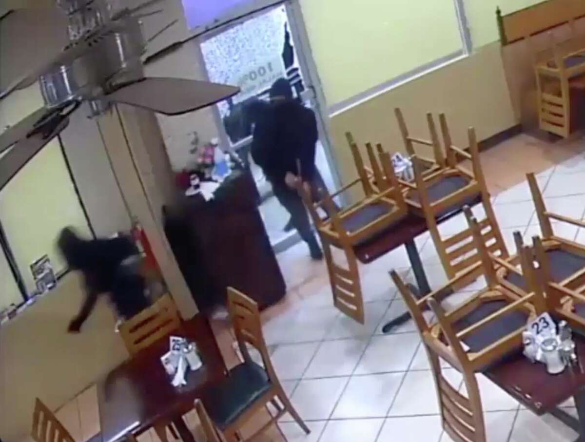 WATCH: Armed robbers steal $30K from restaurant employees in southwest ...