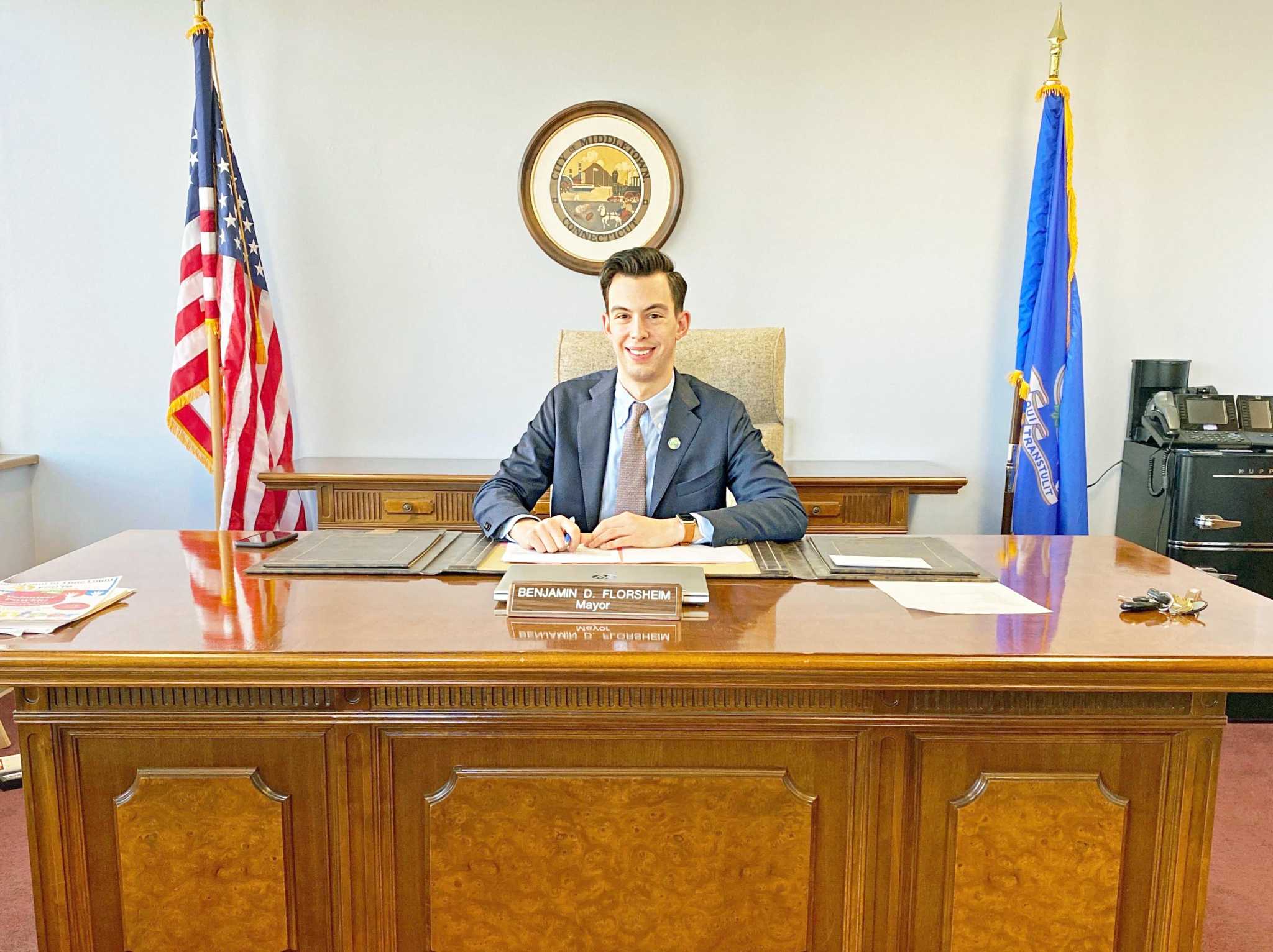 Middletown mayor’s election opponent delivers special gift to office