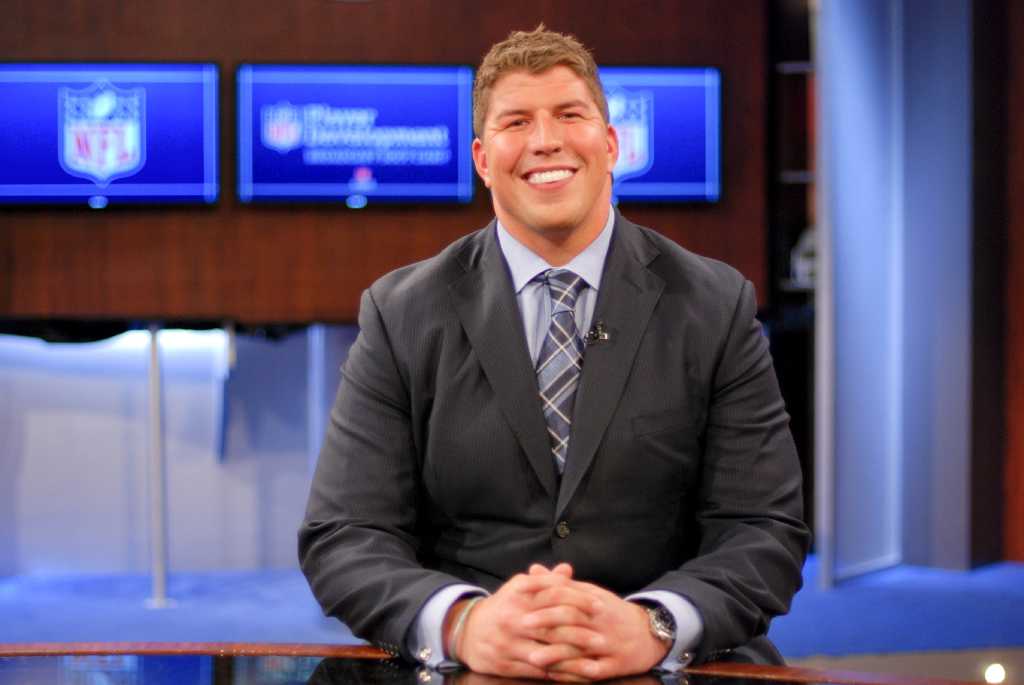 Giants' Diehl gets peek at TV world