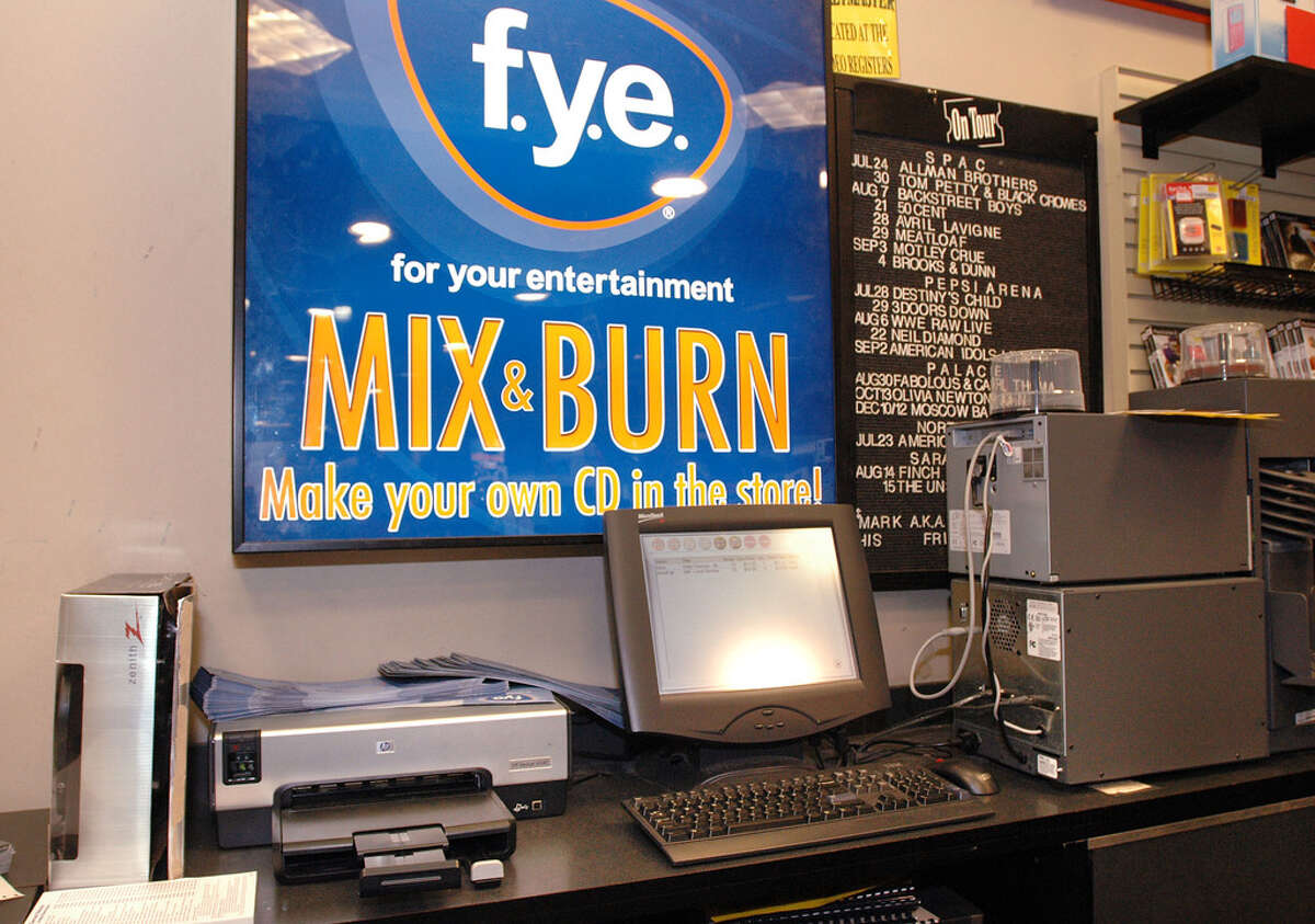 Trans World Entertainment shareholders approve FYE sale