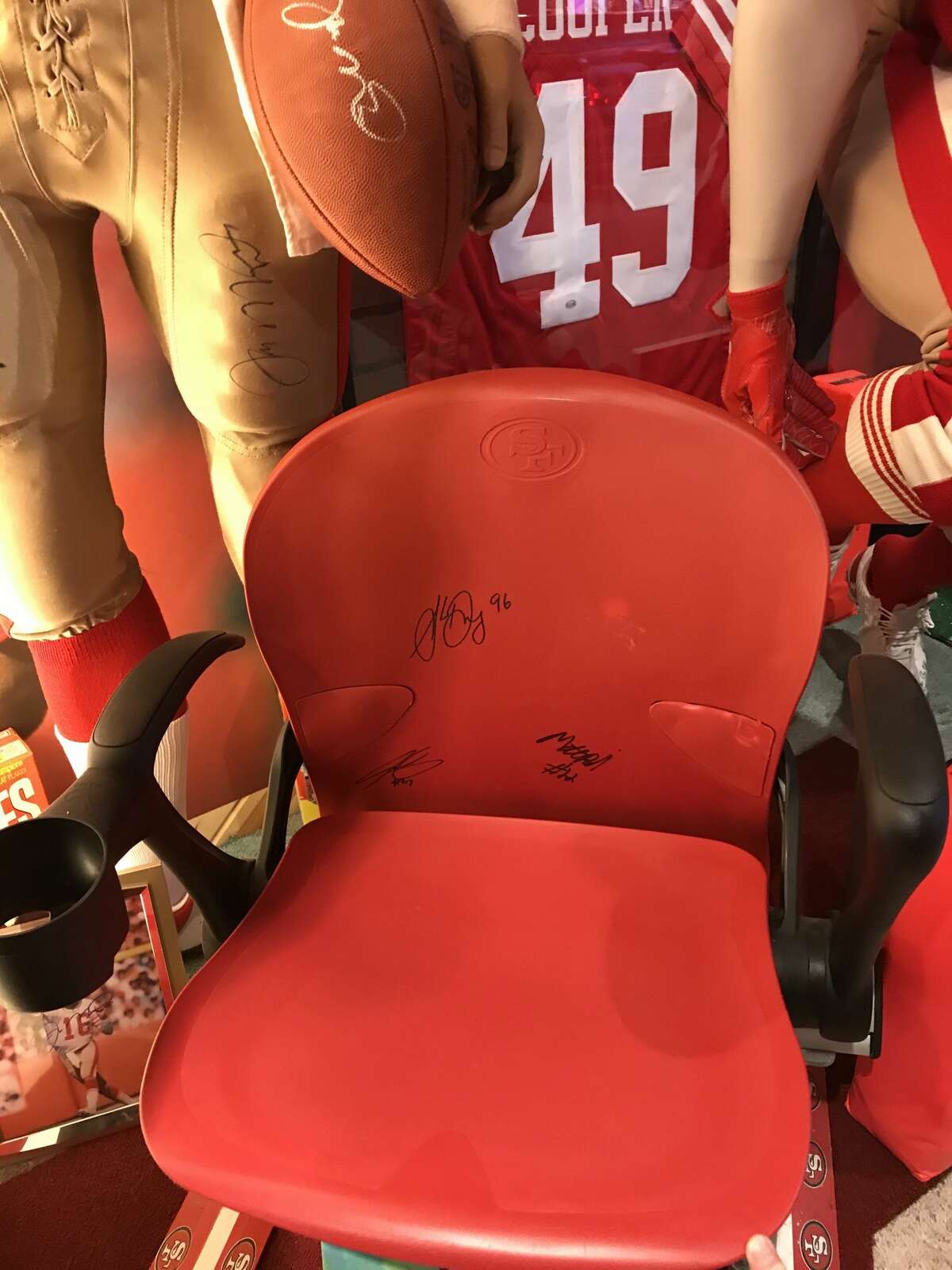 This is the most legendary 49ers 'man cave' in America