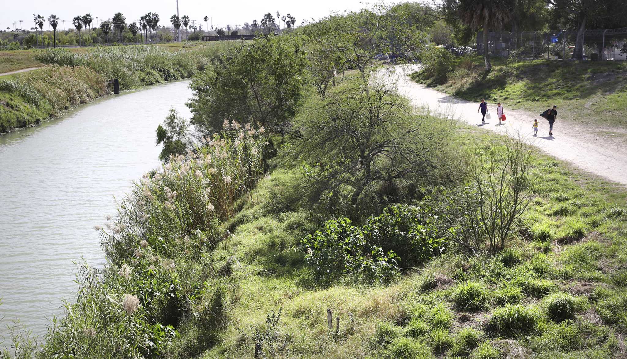 Webb Co. Commissioners vote to allow access for border wall