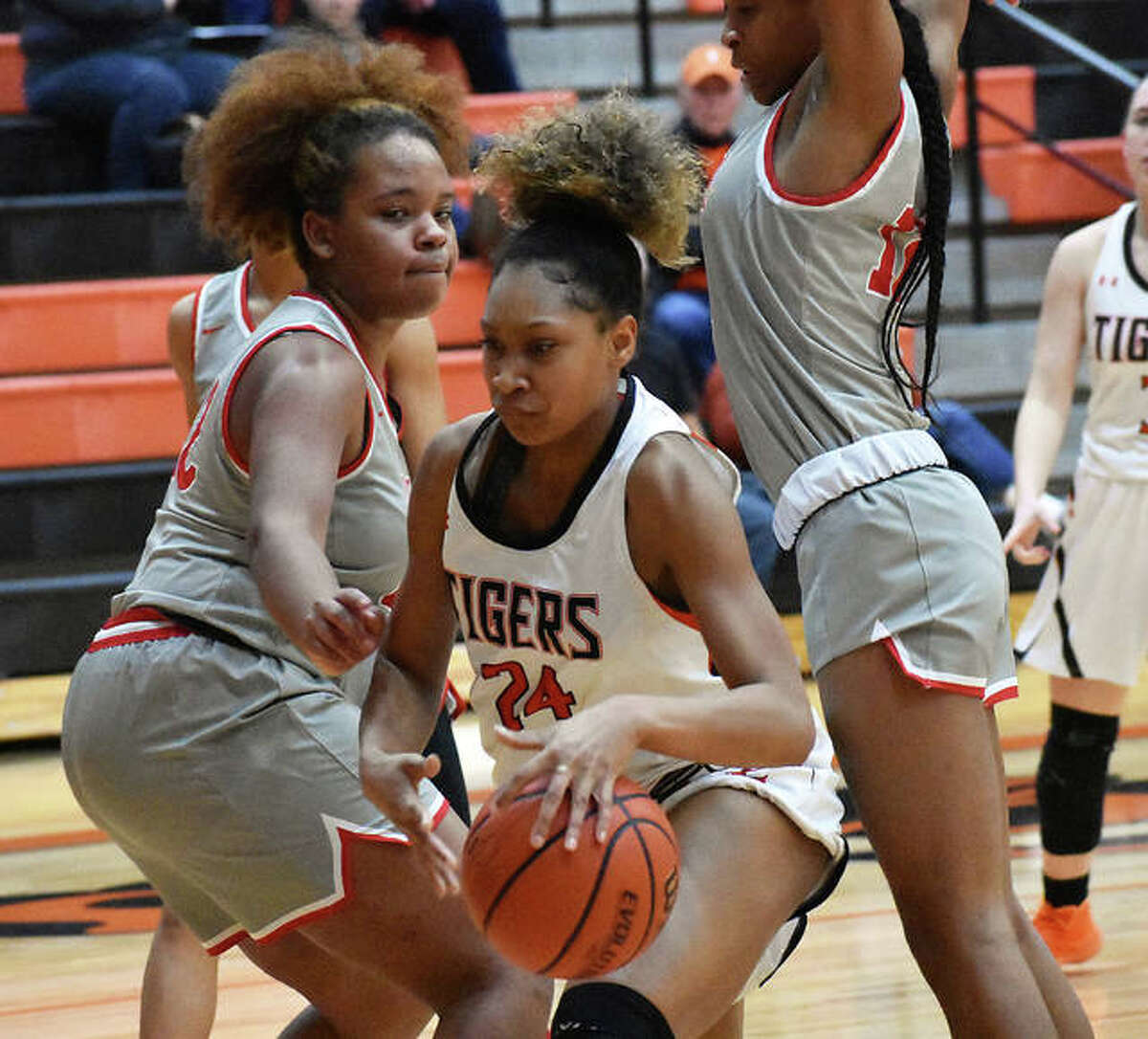 GIRLS BASKETBALL: EHS thumps Alton