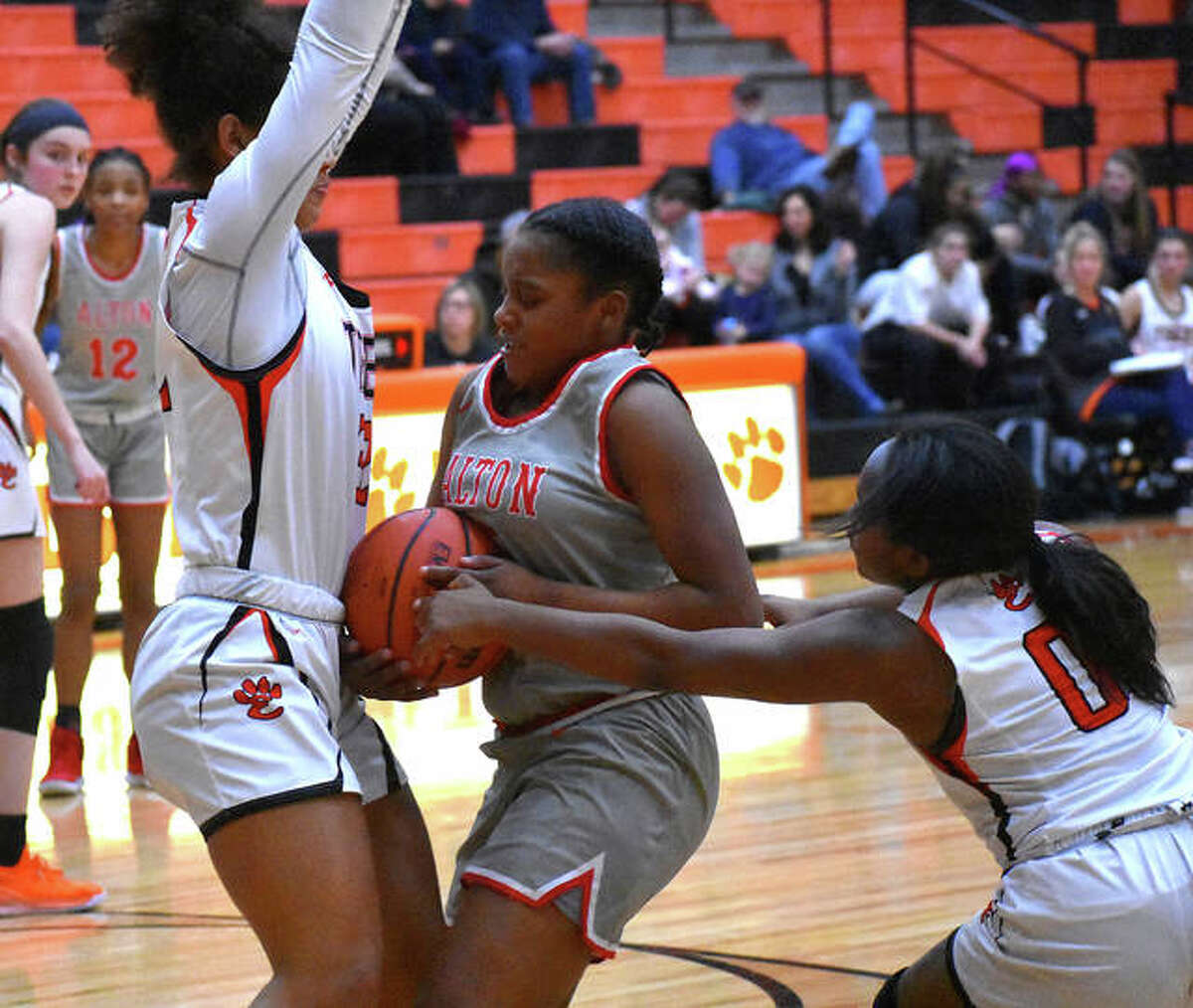 GIRLS BASKETBALL: EHS thumps Alton