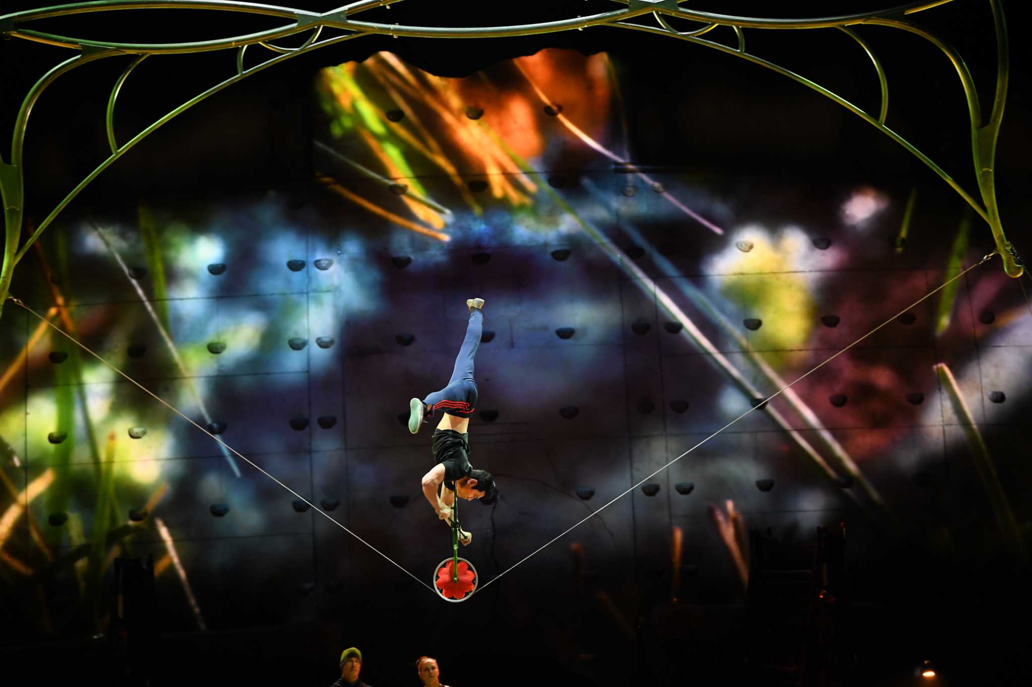 Review: Cirque du Soleil’s ‘Ovo’ floats like a butterfly, buzzes like a bee
