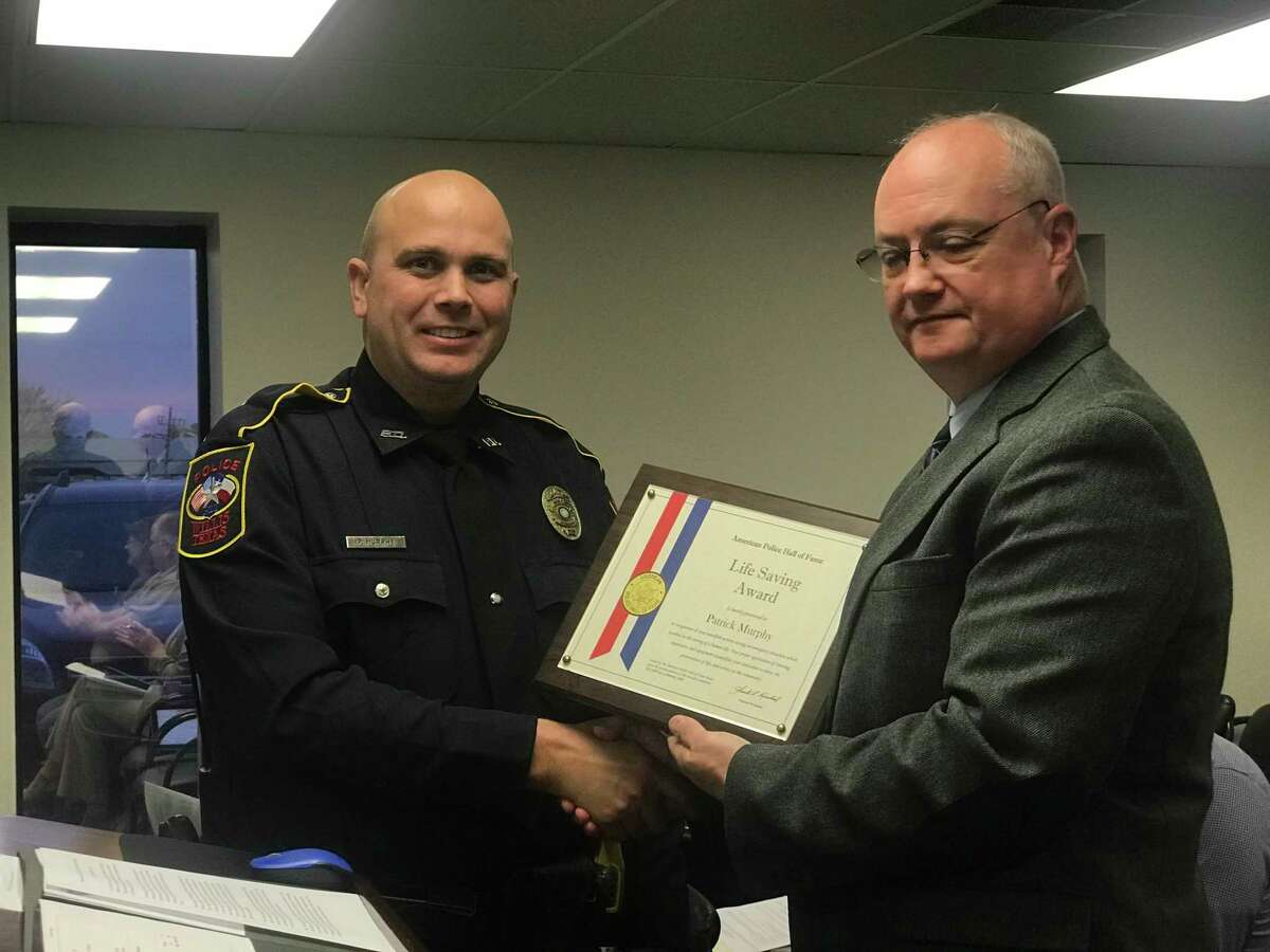 Willis officers honored for rescuing woman trapped in overturned car in ...