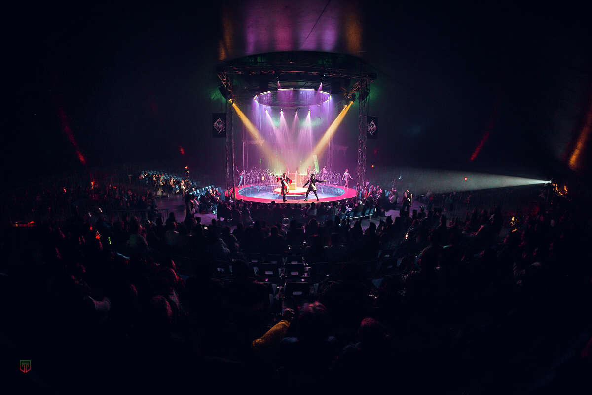 Here's what will be inside the water circus tent coming to Houston area ...
