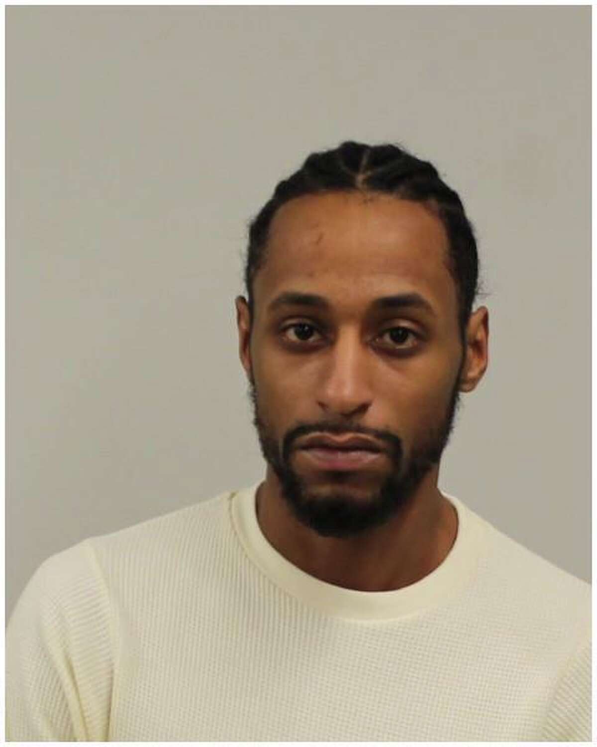 Bridgeport man accused of trying to rob Westport Panera Bread