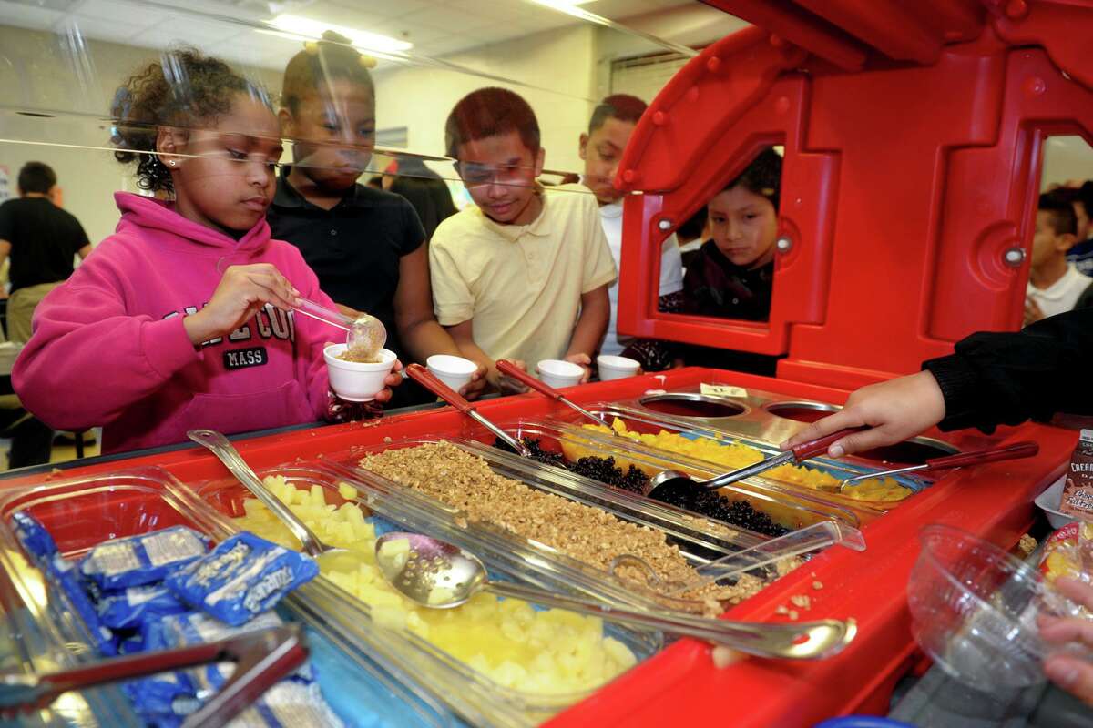 Yogurt, salad bars become part of menu in Bridgeport elementary schools