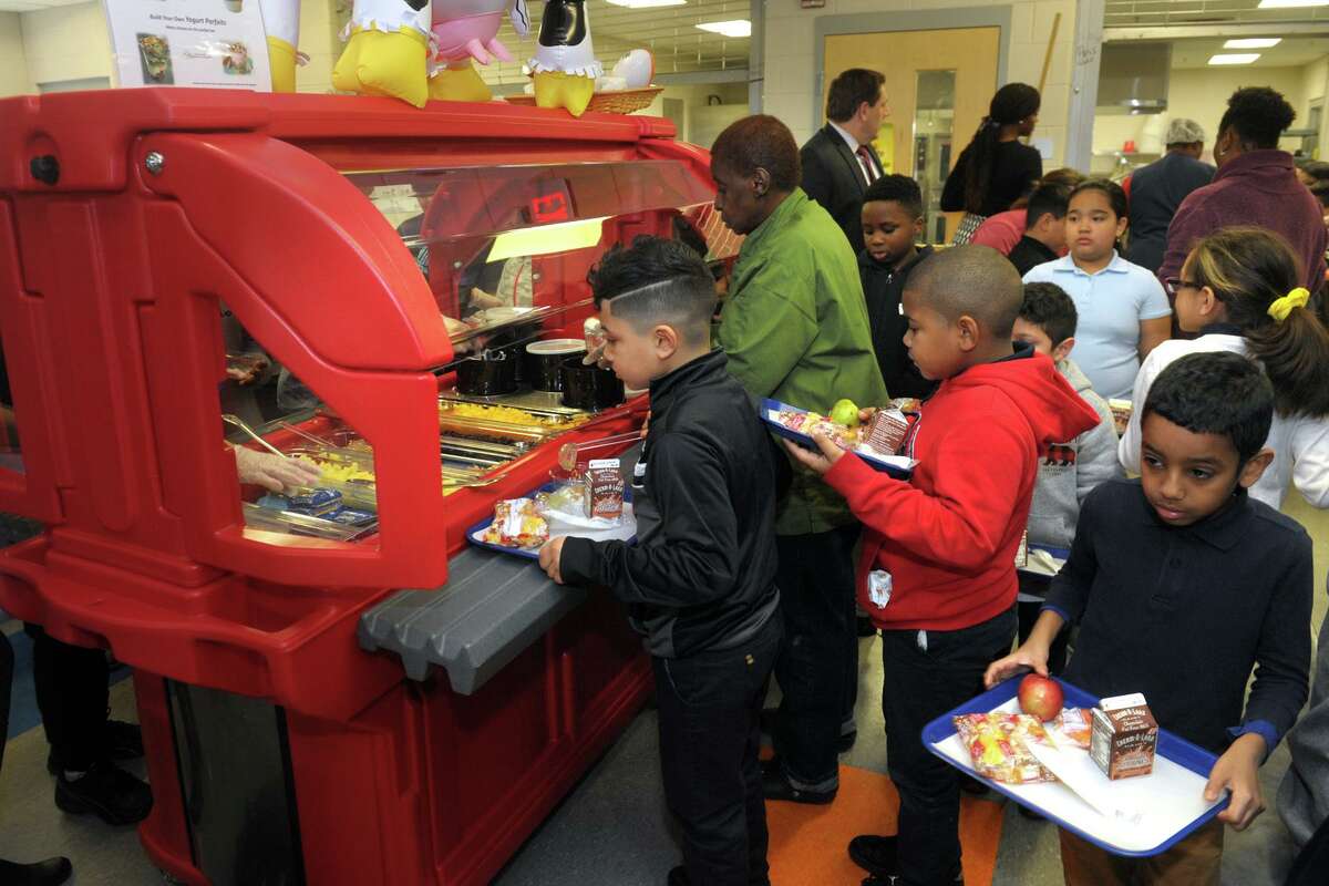 Yogurt, salad bars become part of menu in Bridgeport elementary schools