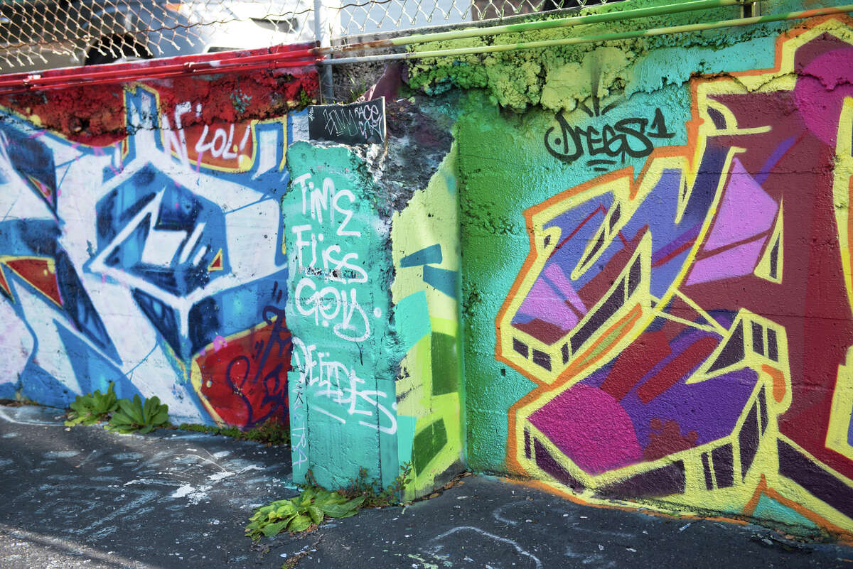 How an SF art teacher turned a Mission parking lot into a graffiti ...