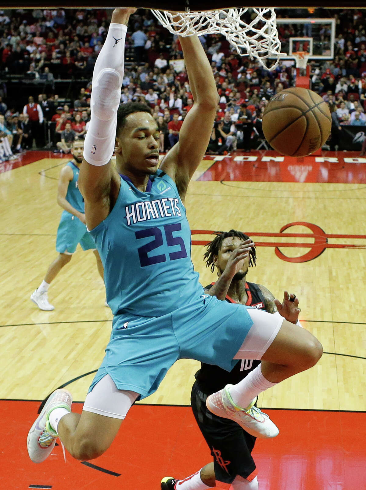 James Harden, Rockets surge past Hornets