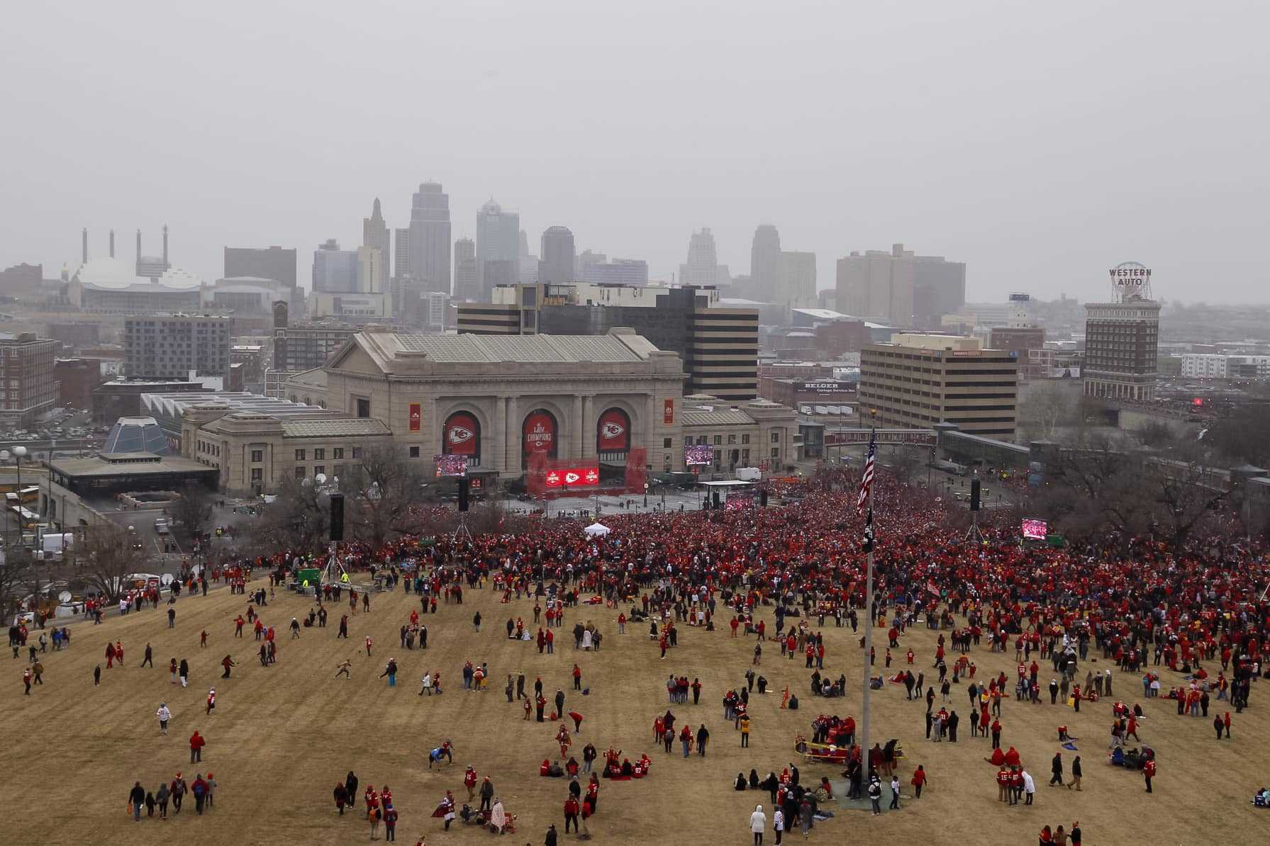 WATCH LIVE: Kansas City Chiefs fans celebrate first Super Bowl win in ...