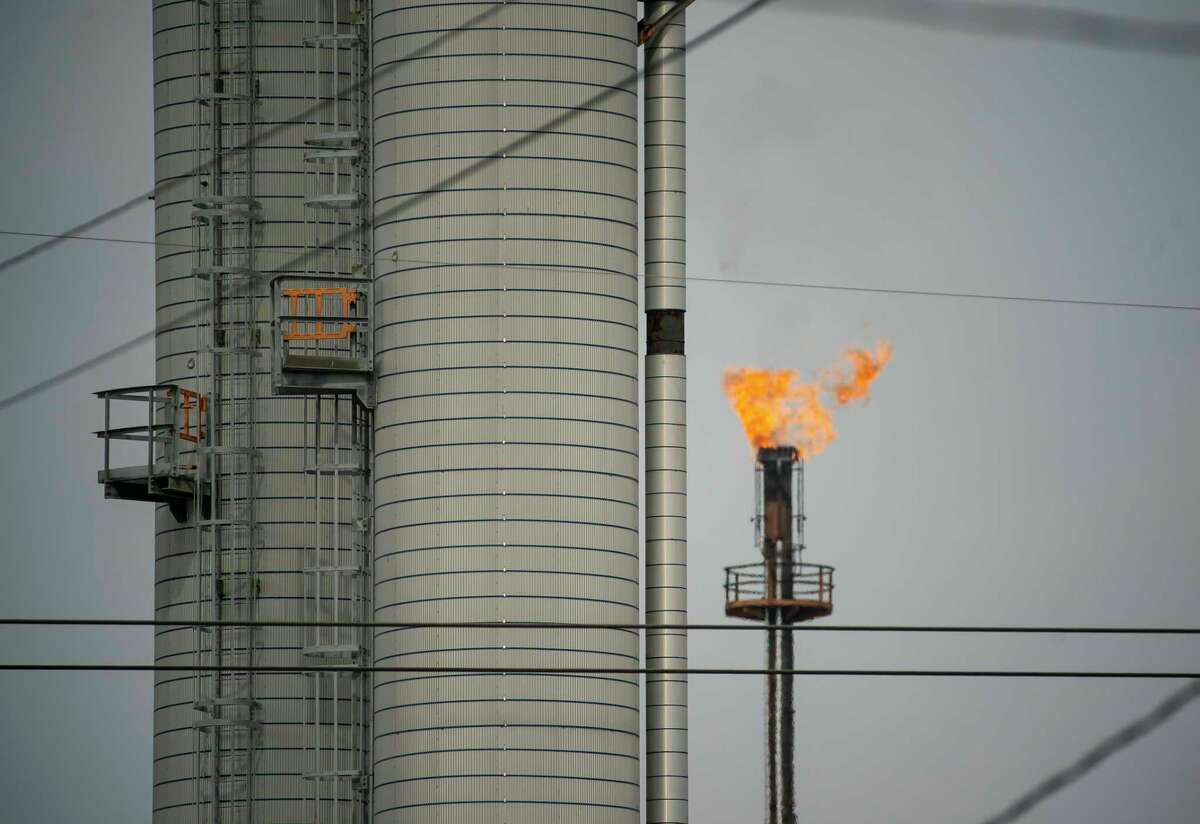 High levels of cancer-causing benzene found near 6 Texas refineries ...