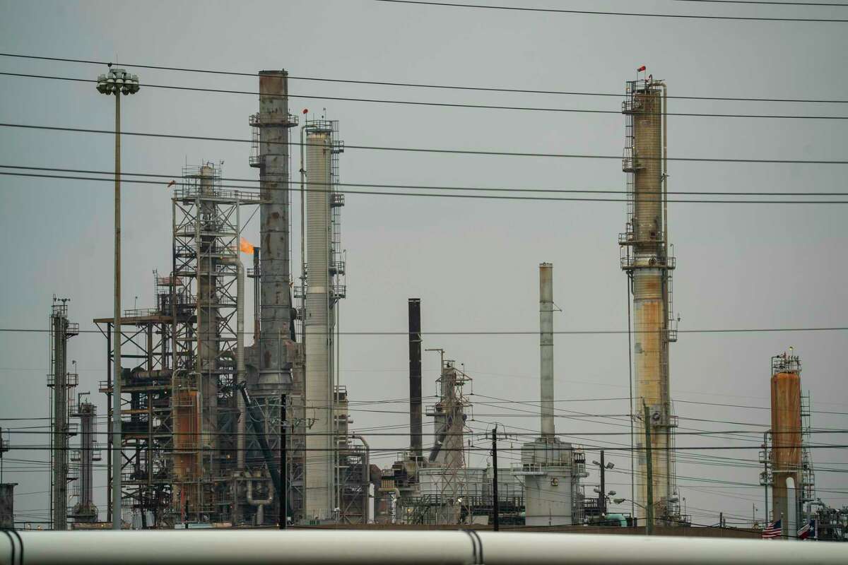 High levels of cancer-causing benzene found near 6 Texas refineries ...