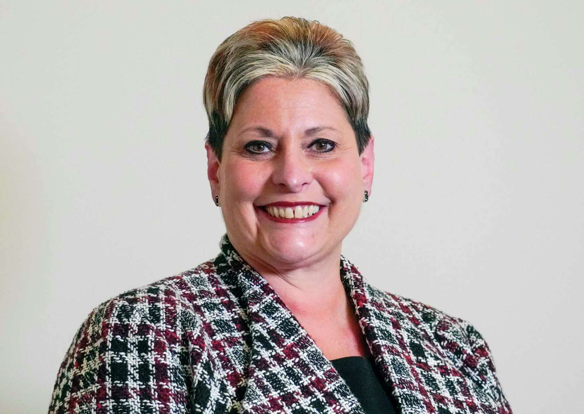 Harris County 487th Court: Lori DeAngelo or Stacy Allen Barrow?