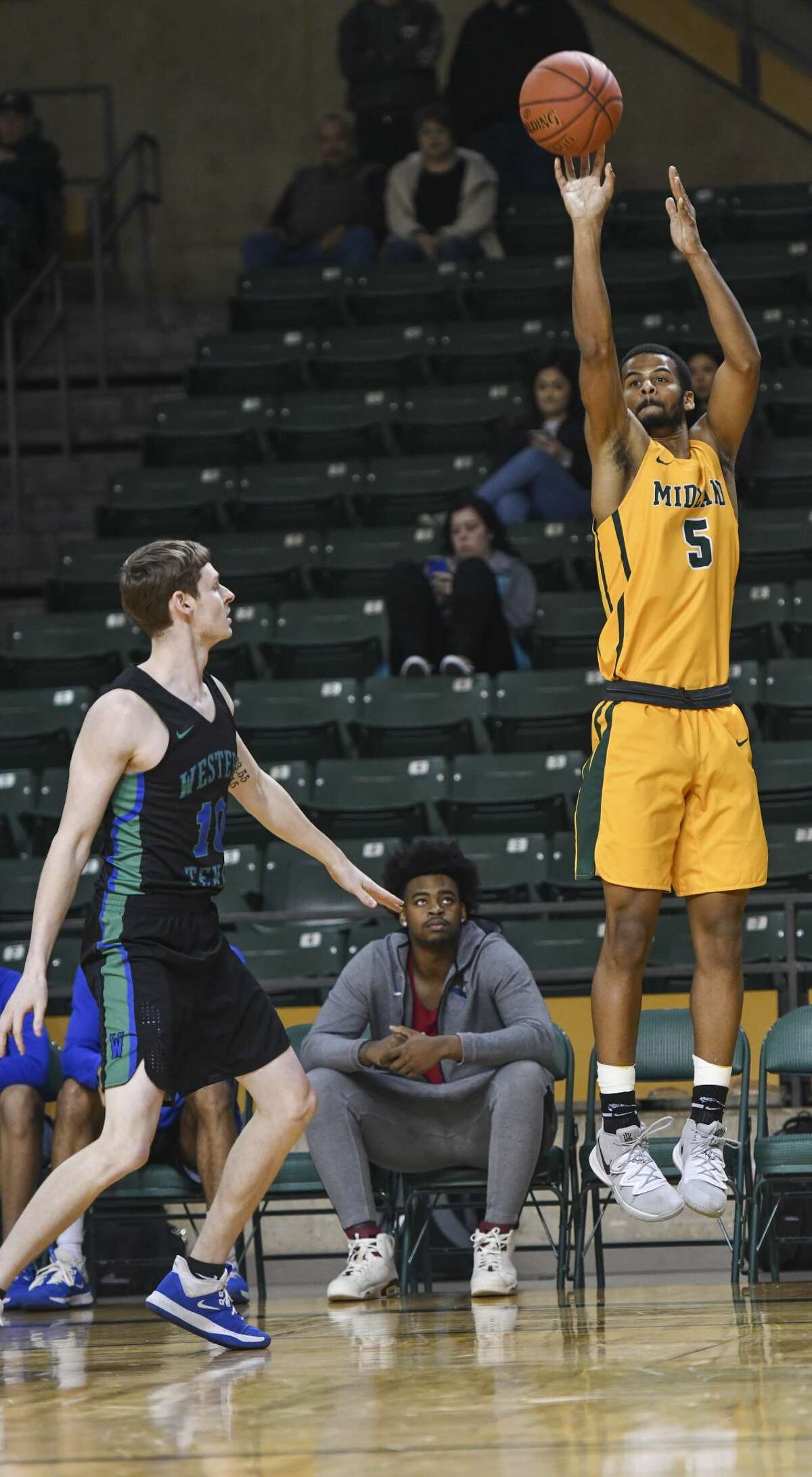 JC BASKETBALL: Richardson looks to lead Chaps this season