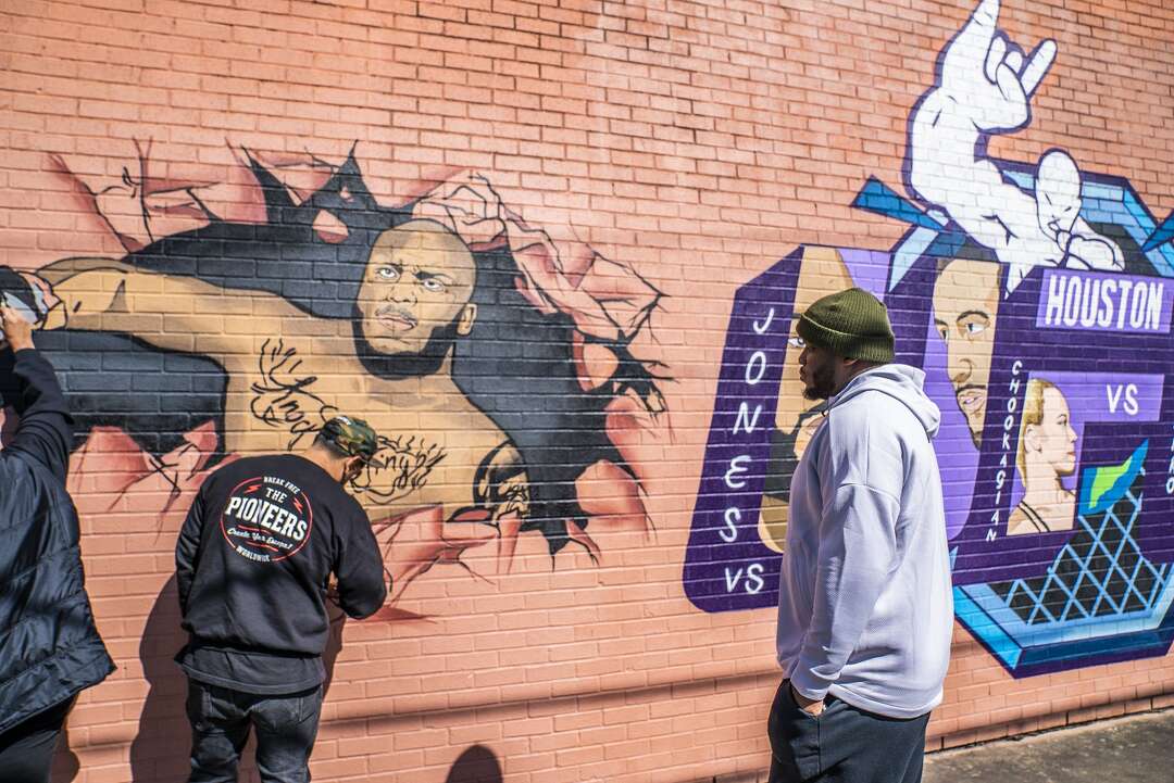 UFC's Derrick Lewis gets his own Houston mural