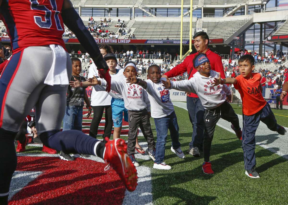 Check out Houston fans at their first XFL Roughnecks game